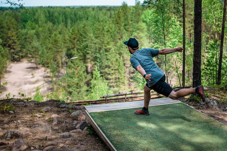 What makes turf tees the best for disc golf? - DiscGolfPark